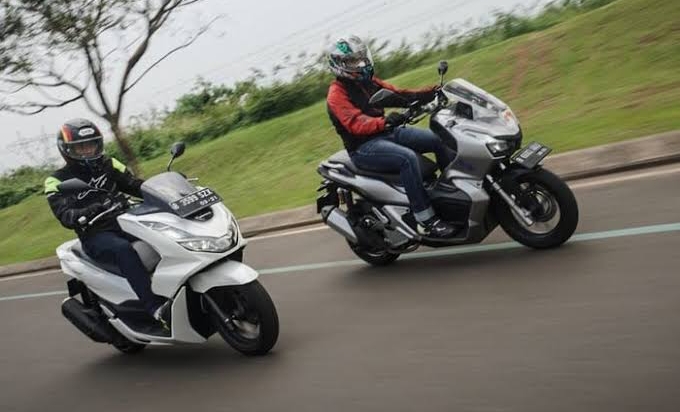 Perbandingan Honda PCX 160 vs ADV 160: Mana Skutik 160cc Terbaik untuk ...